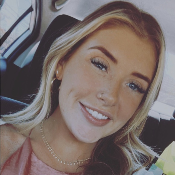 Karlee's Closet (@karleerogers232) | Poshmark